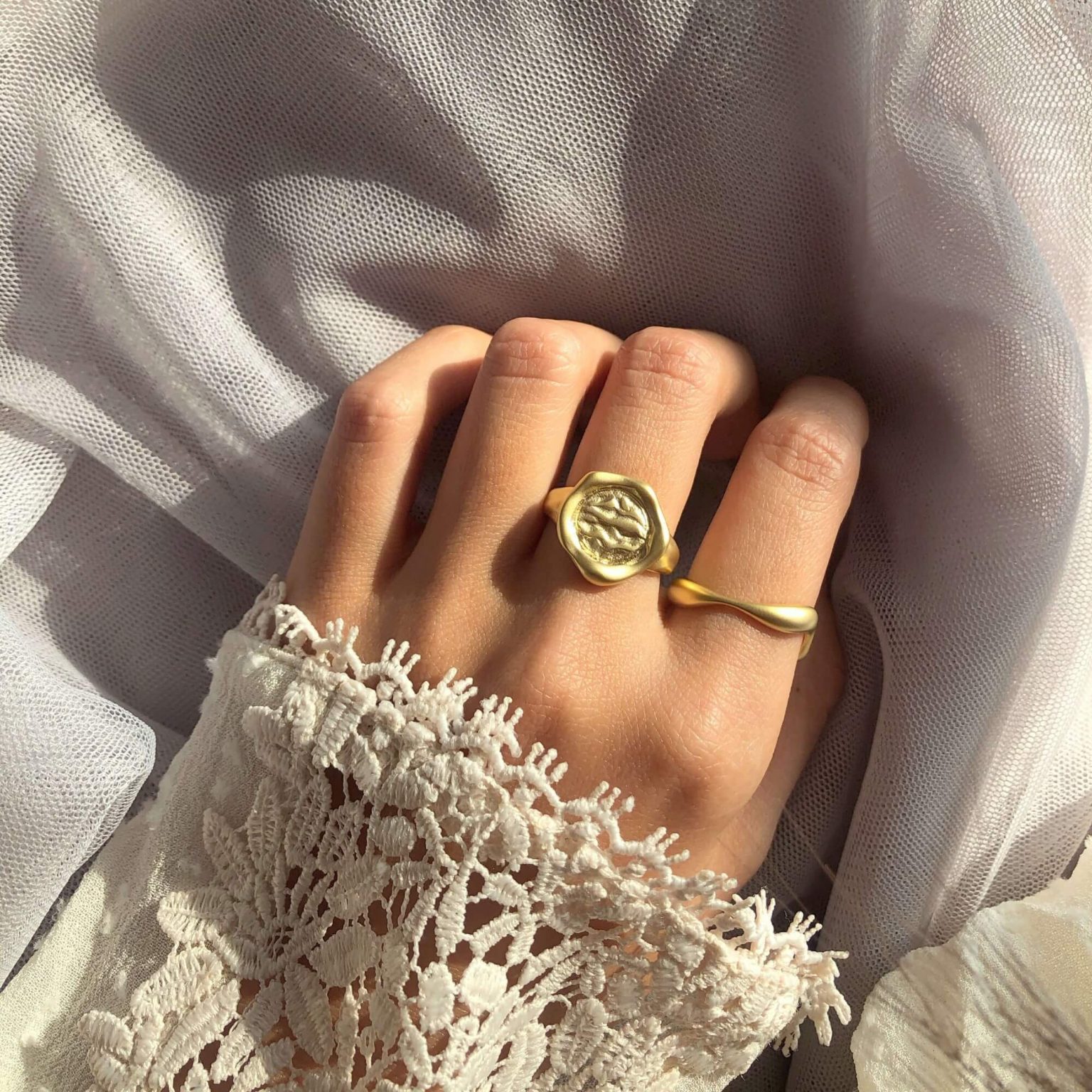 The Emblem Ring Set (2 Pcs) – Kamakula