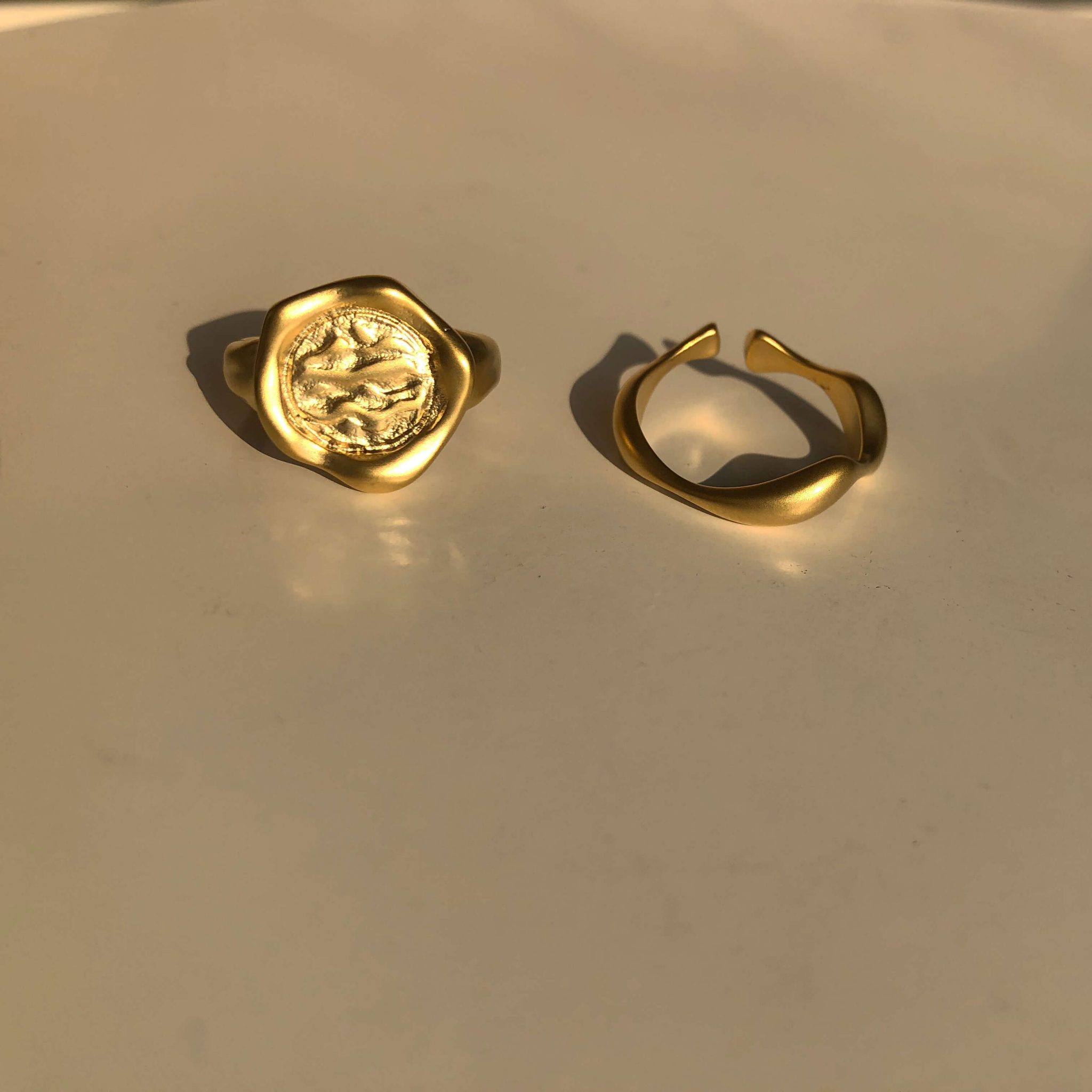 The Emblem Ring Set (2 Pcs) – Kamakula